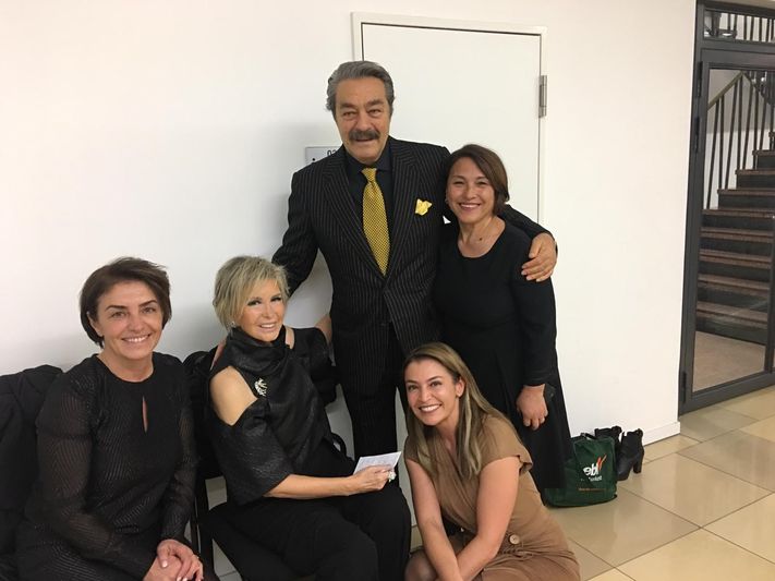 Filiz Akın Almanya'da 'Onur Ödülü' aldı
