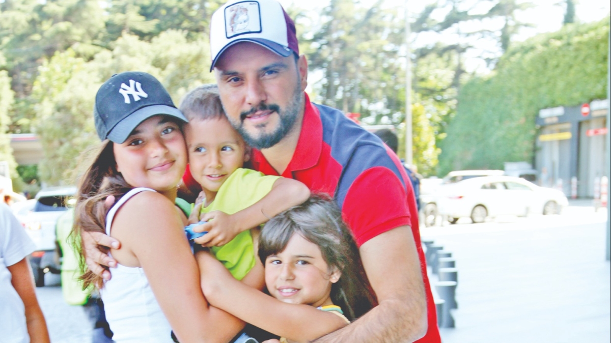 Burak ve yeğenlerini sinemaya götürdü
